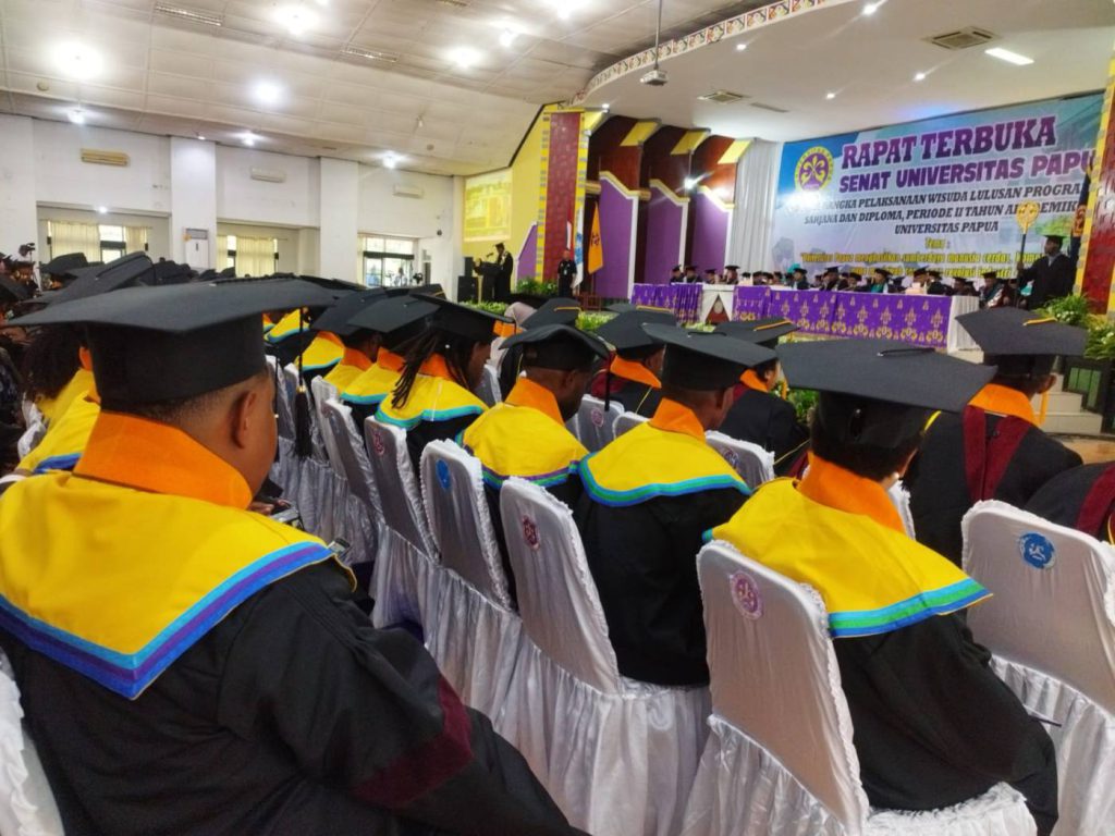Luluskan 375 Mahasiswa, Rektor Unipa Pamer Prestasi - KLIKPAPUA