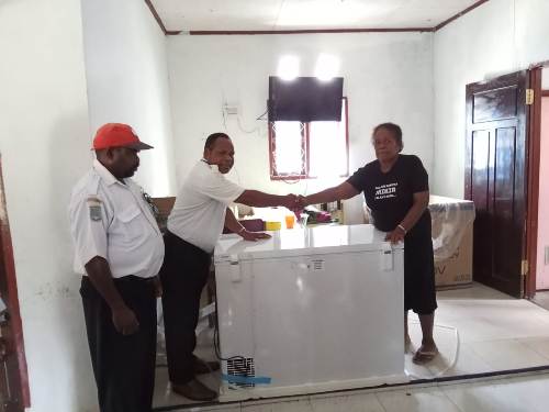 Pedagang Ikan di Mansel Terima Bantuan Kulkas Freezer dari Dinas ...