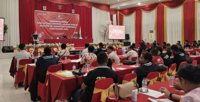 KPU Manokwari Asah Keterampilan PPD Gunakan Sirekap Pilkada 2024 - KLIKPAPUA