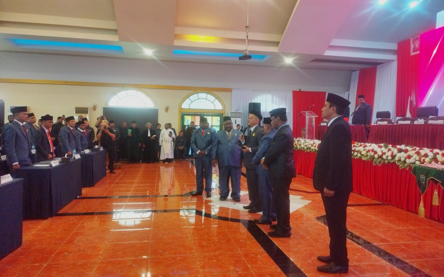 Orgenes Wonggor Ditunjuk Jadi Ketua Sementara DPR Papua Barat, Nakeus Muid Wakil - Sumber ...