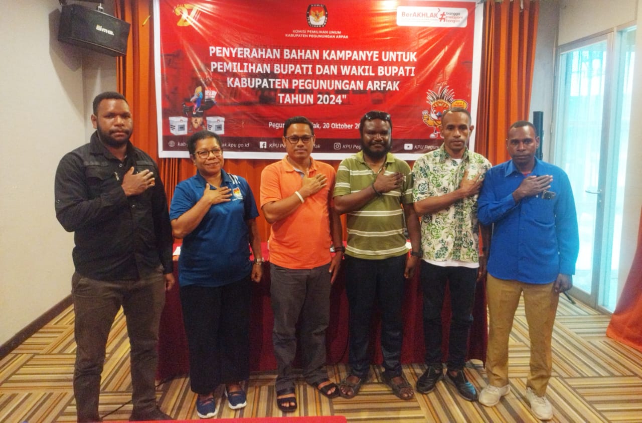 KPU Pegaf Serahkan Bahan Kampanye Pilkada untuk Paslon MADAN dan DOMAN ...