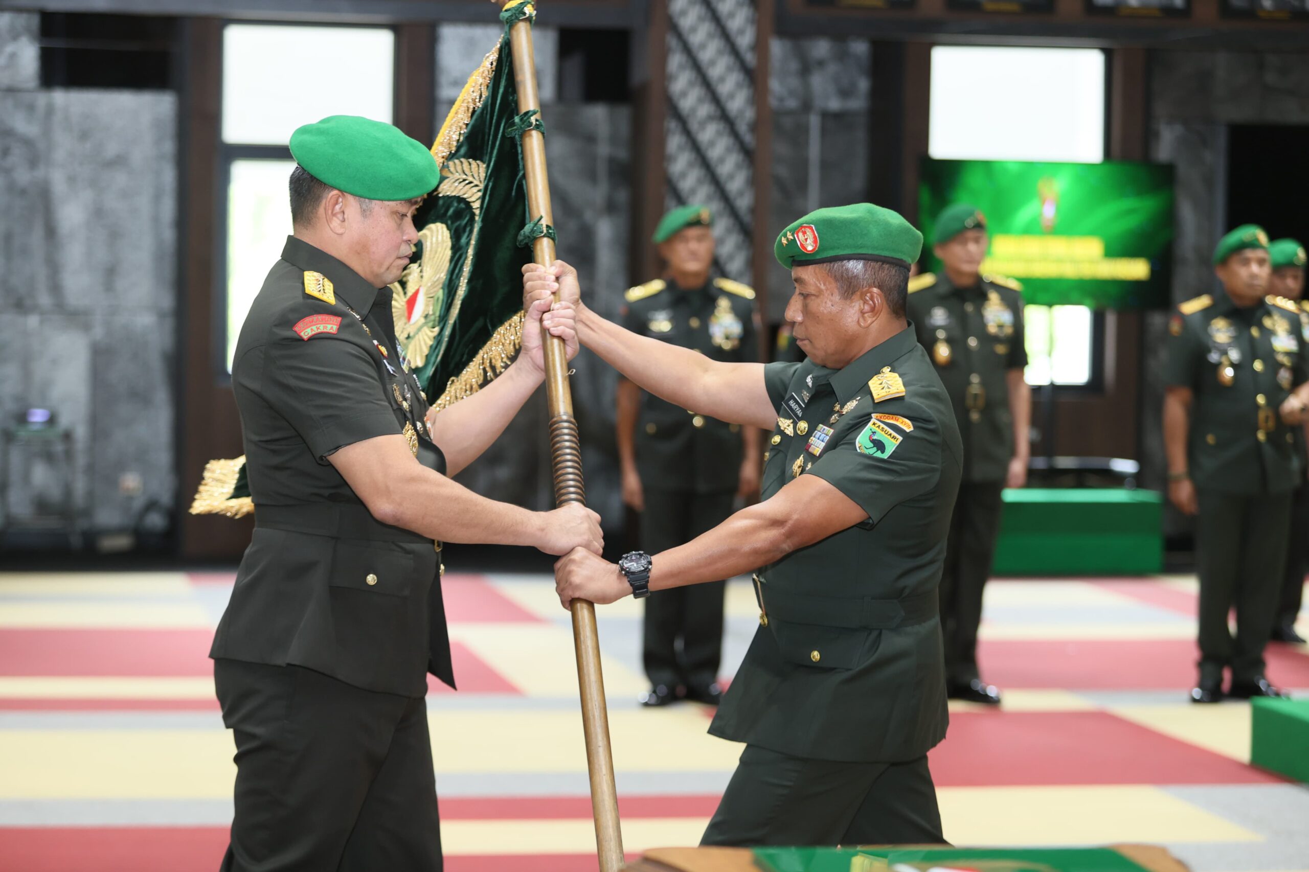 Mayjen TNI Jimmy Ramoz Manalu Resmi Jabat Pangdam XVIII/Kasuari ...