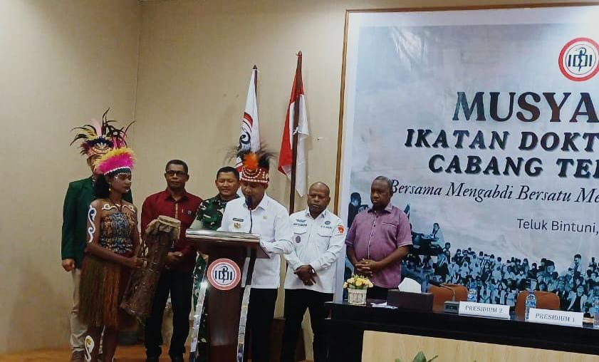 Bupati Bintuni Buka Muscab IDI, Dorong Kolaborasi Tingkatkan Layanan ...