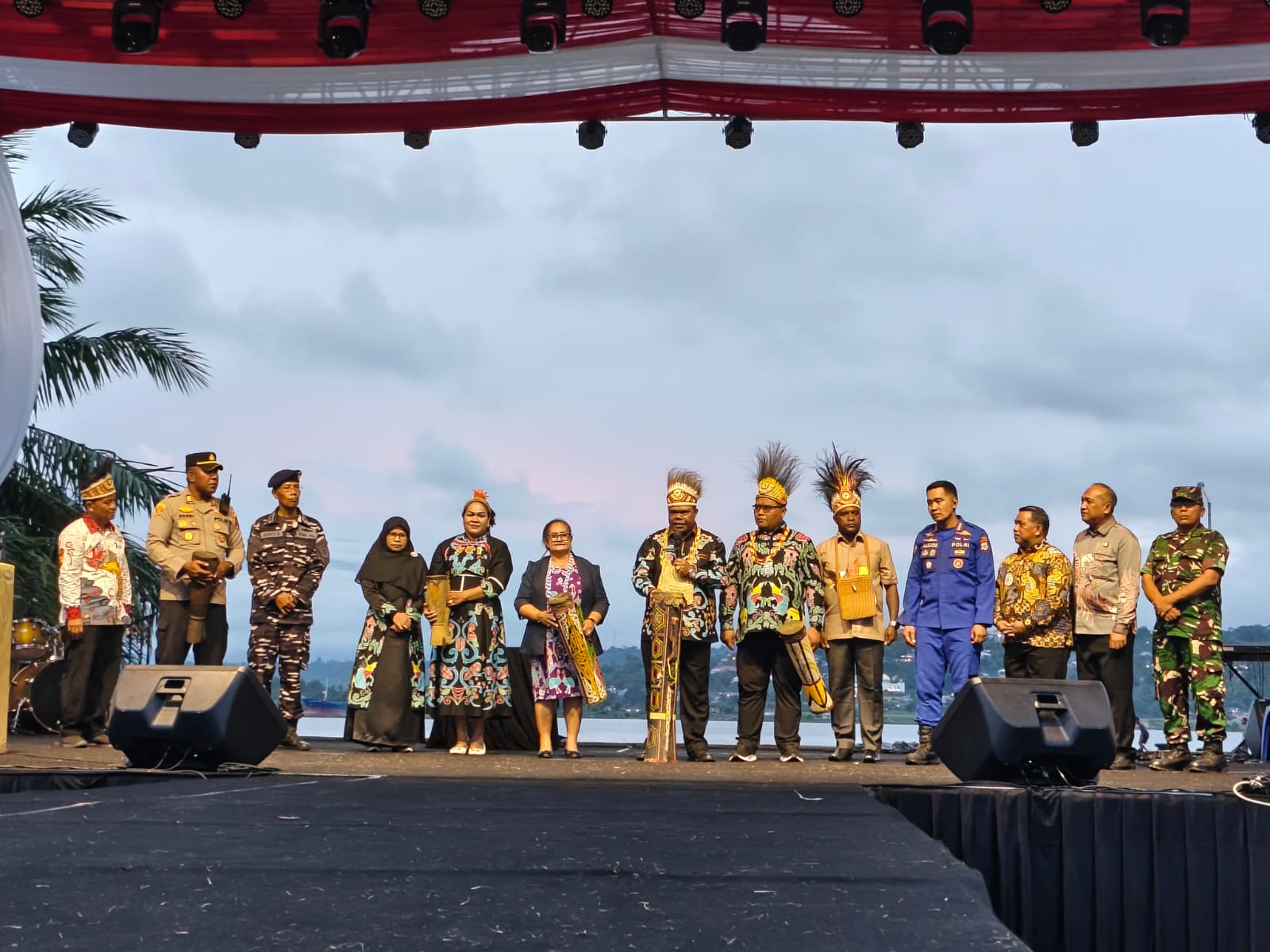 Festival Teluk Doreh 2025 Resmi Ditutup, Manokwari Dikukuhkan sebagai ...