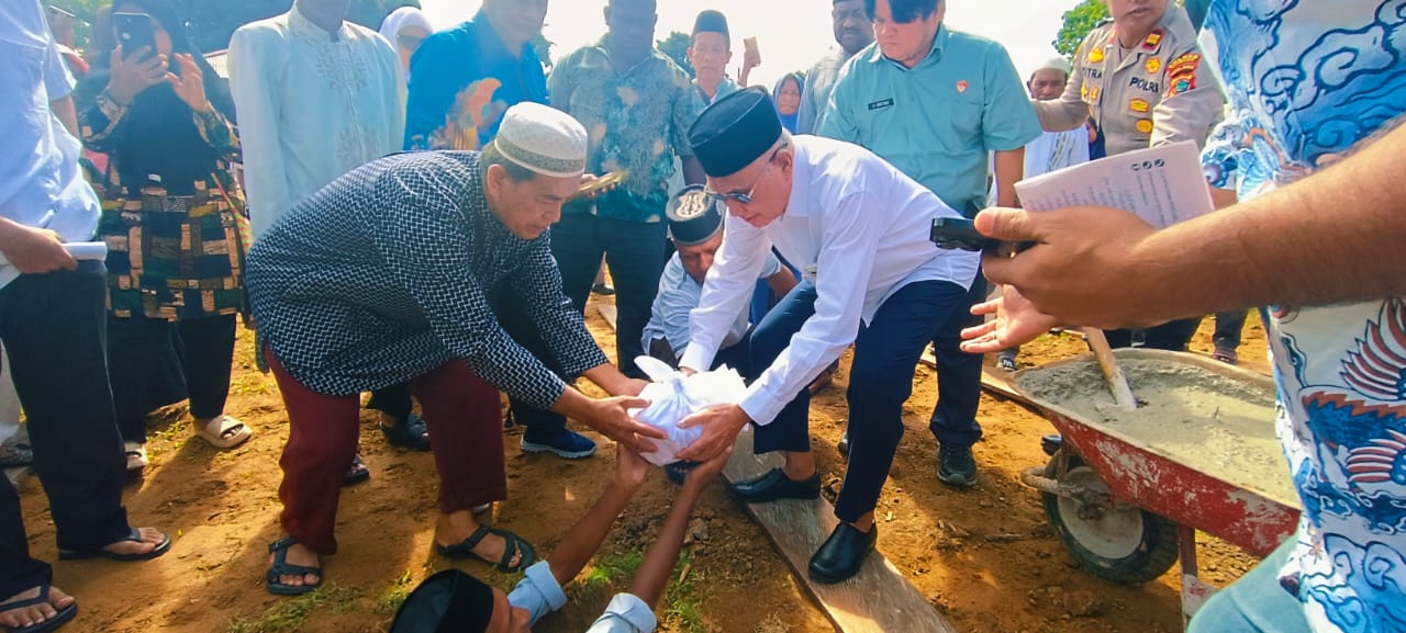 Bupati Kaimana Letakan Batu Pertama Pembangunan Masjid Al-Munawarah ...